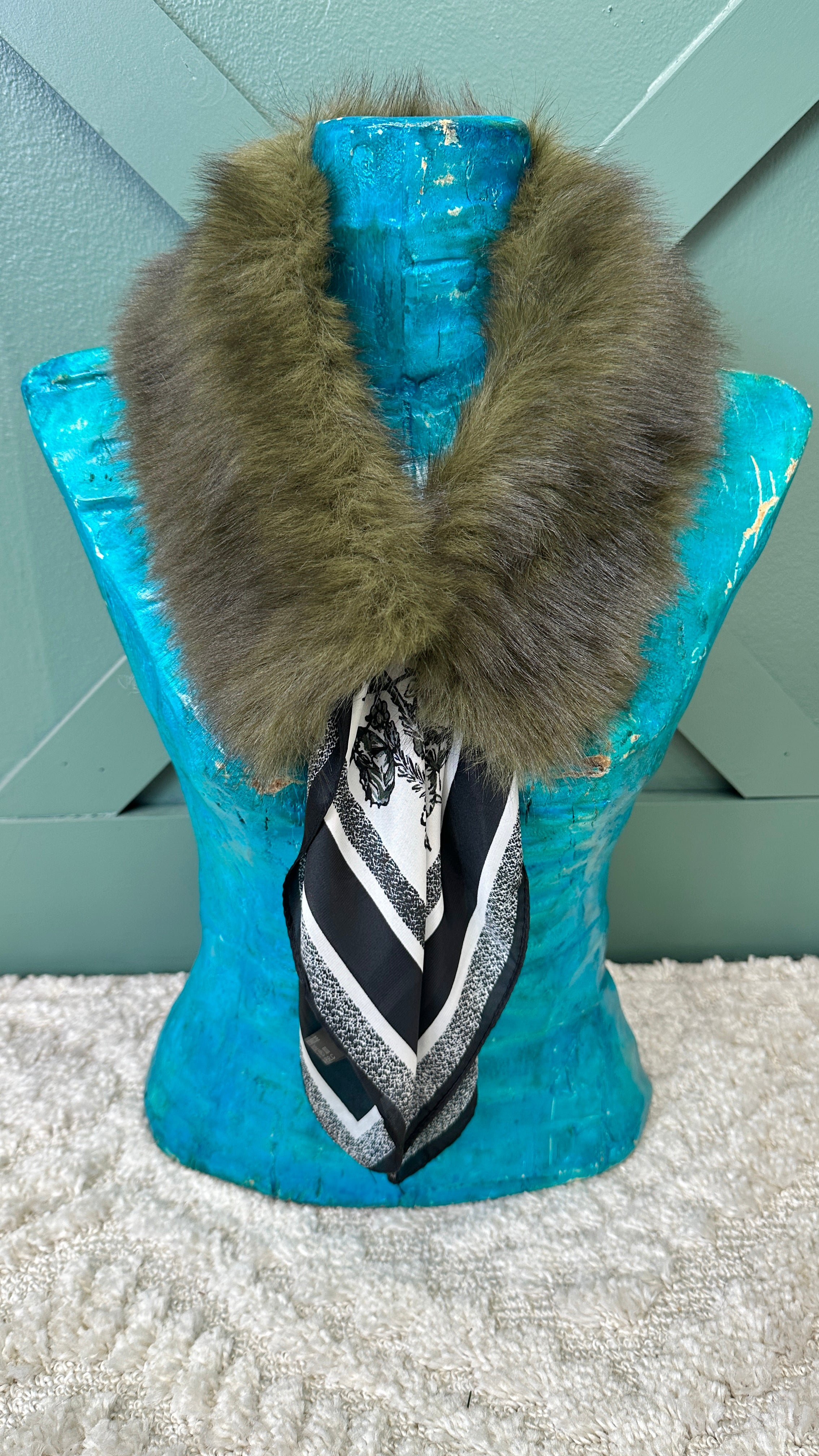 Khaki Faux Fur Collar – KlassyLadyBoutique